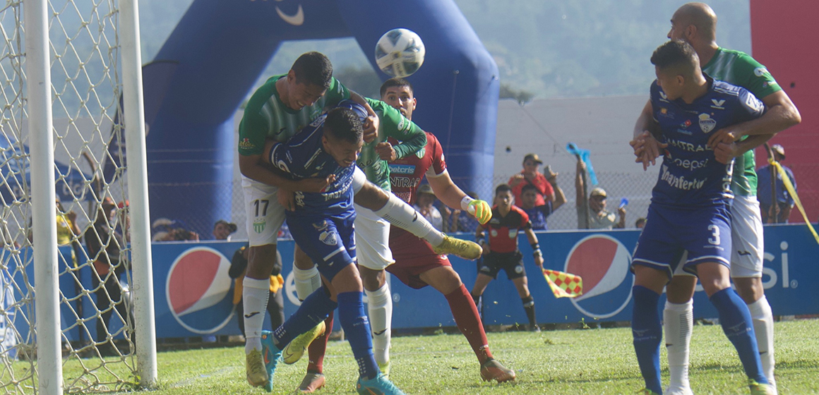 Robin Betancourth le da la ventaja a Cobán sobre Antigua - Marpensa TV